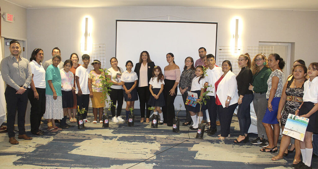 Premian a ganadores del Concurso ¿Qué significa el lago Xolotlán para ...